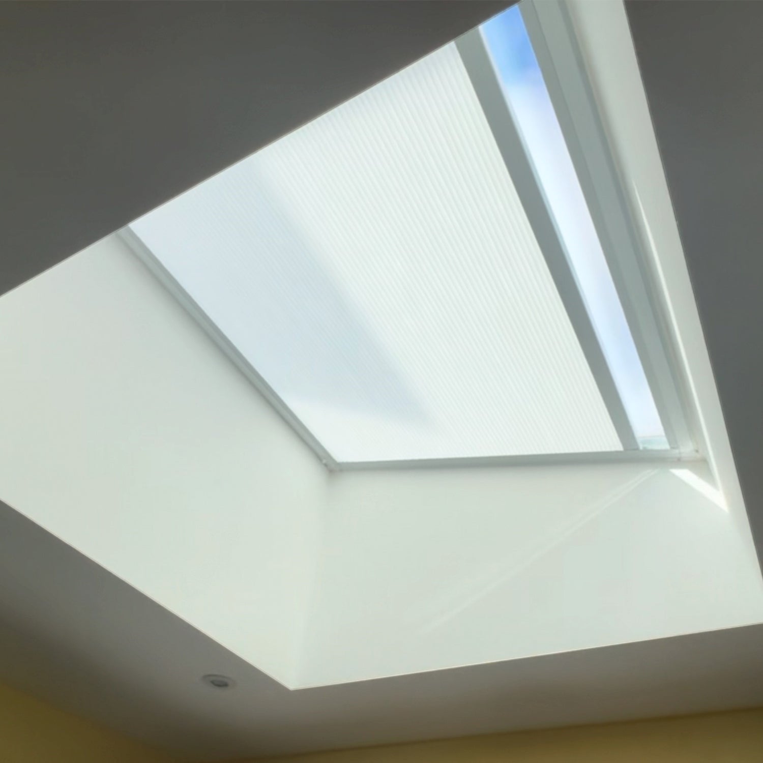 1000 x 1200 mm LD Manual Blinds for Flat / Pitched Roof Skylights & Ro ...